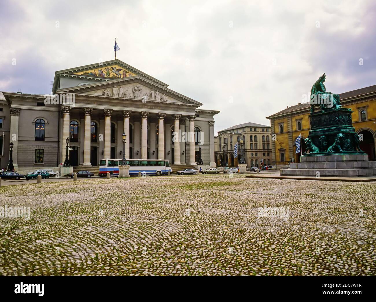 Opera munich hi-res stock photography and images - Alamy