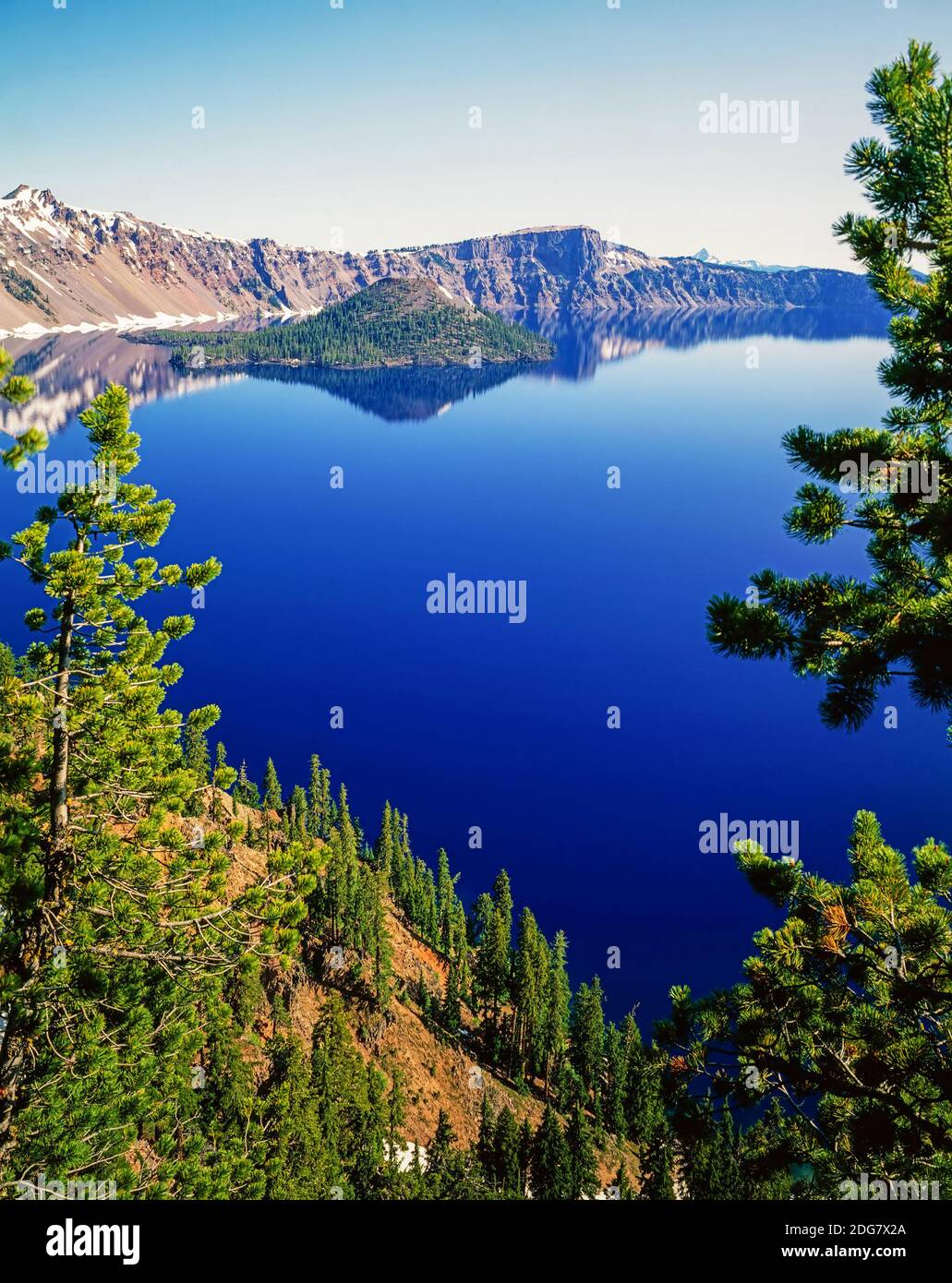 Crater lake snow oregon hi-res stock photography and images - Alamy
