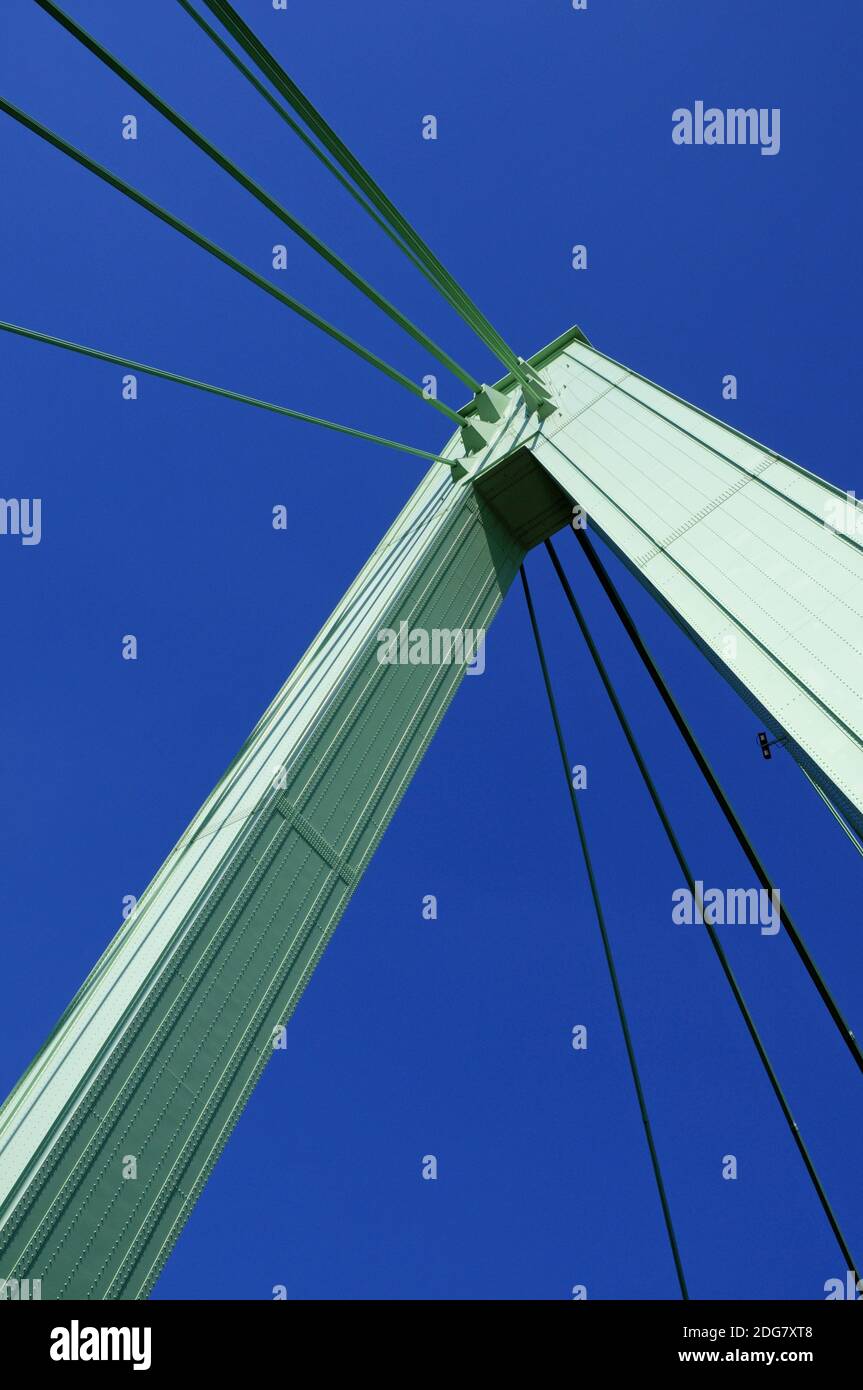 Pylonen hi-res stock photography and images - Alamy