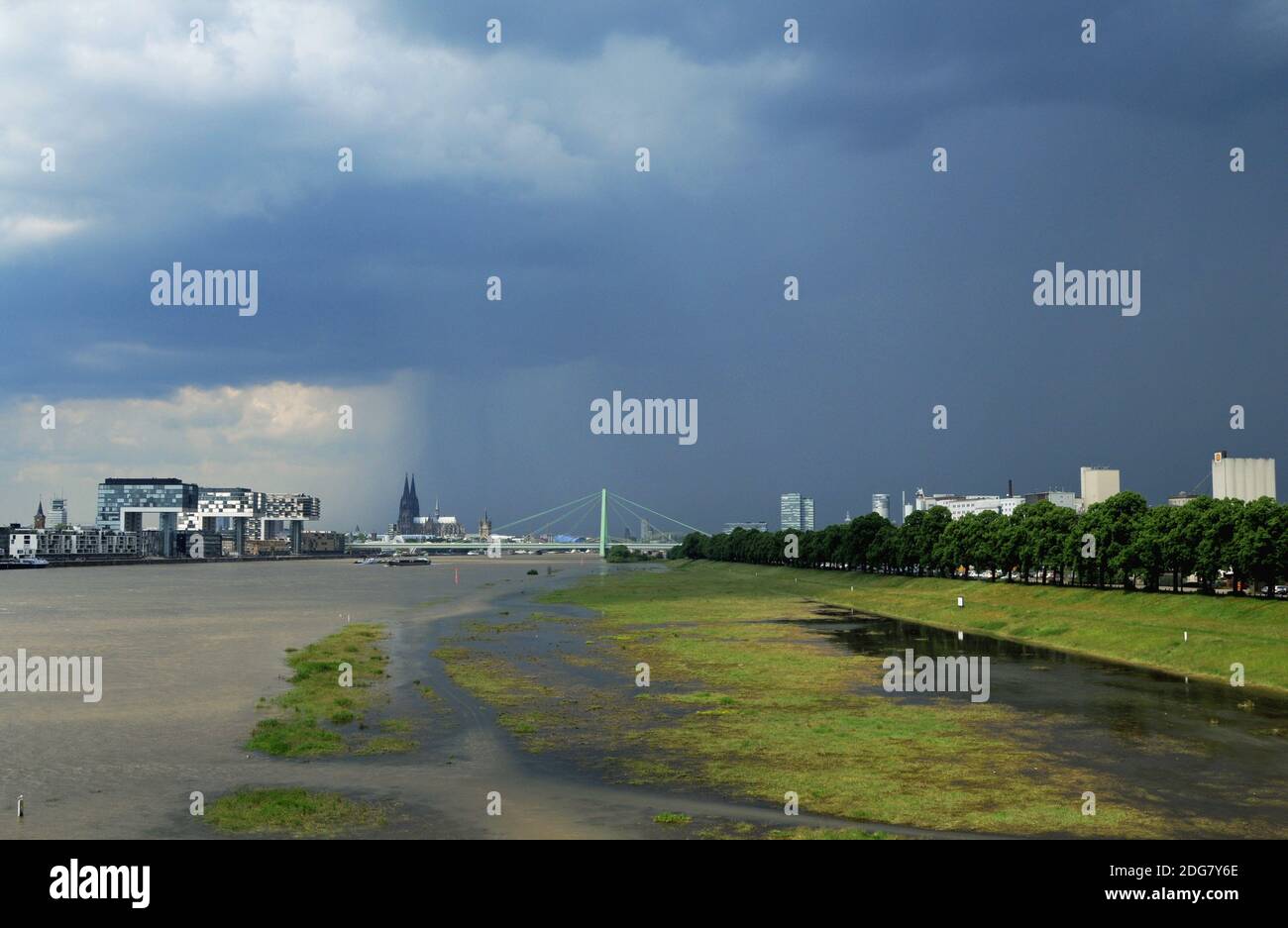 Rain front hi-res stock photography and images - Alamy