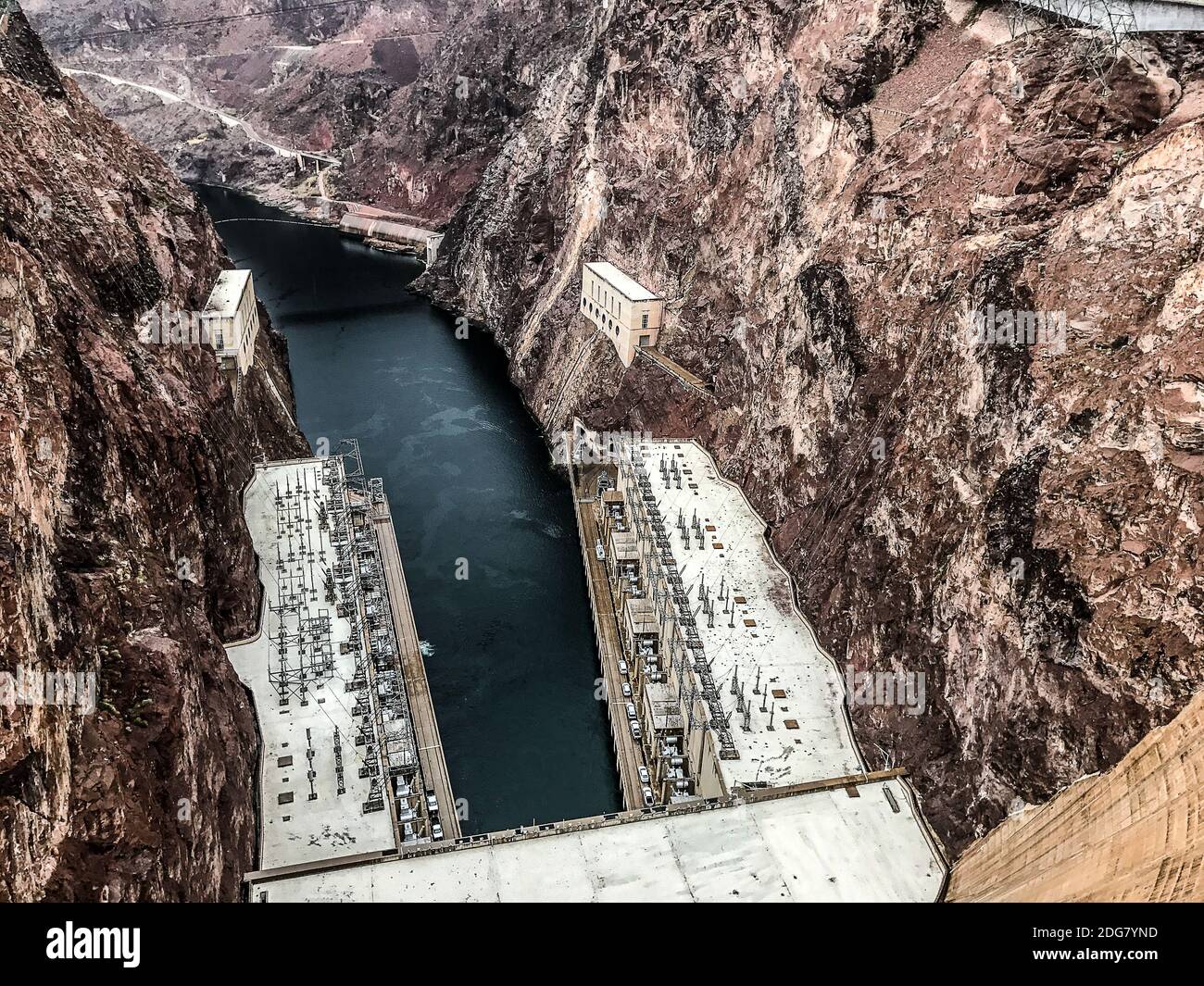 Dam scenery hi-res stock photography and images - Alamy