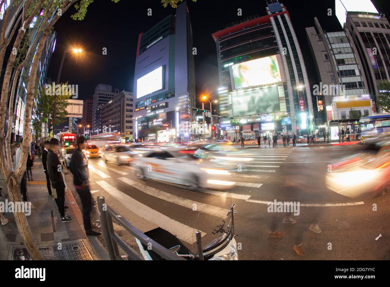 Busy junction in Seoul, South Korea Stock Photo - Alamy