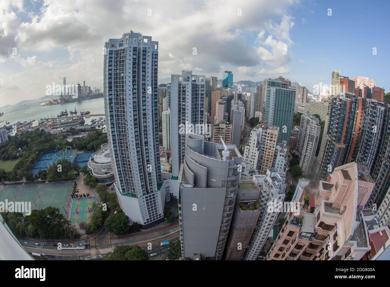 Daytime cityscape hi-res stock photography and images - Alamy
