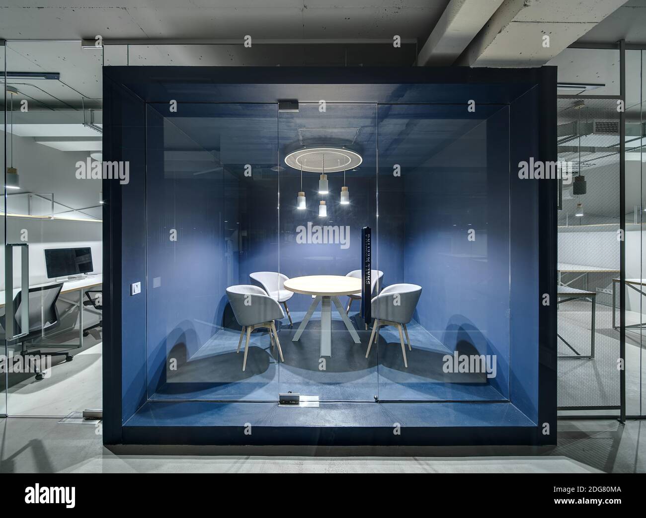 Glass partition wall meeting room hi-res stock photography and images ...