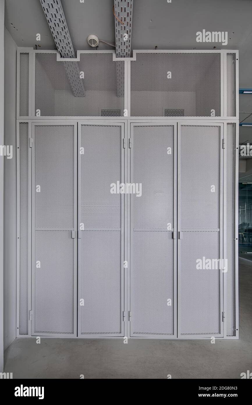 Metal mesh wall hi-res stock photography and images - Alamy