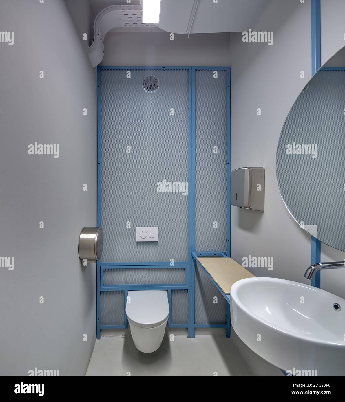 Metal restroom hi-res stock photography and images - Alamy