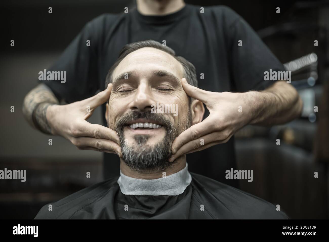 Face massage in barbershop Stock Photo - Alamy