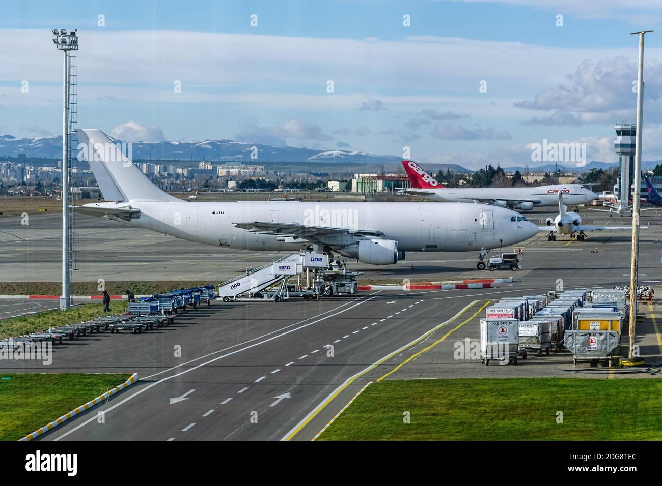 Aircraft Airbus A300, 4L-ALI - the first in the world wide-body twin ...