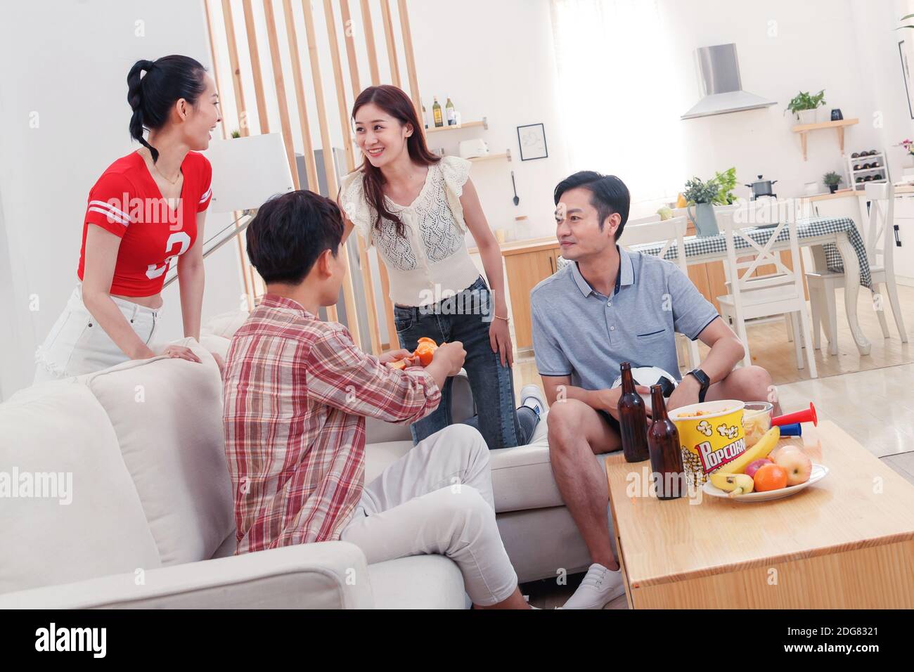 Friends sofa wine fruit hi-res stock photography and images - Alamy