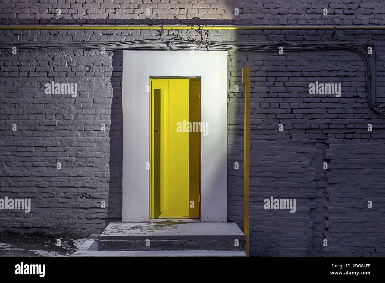Entrance with yellow door Stock Photo - Alamy