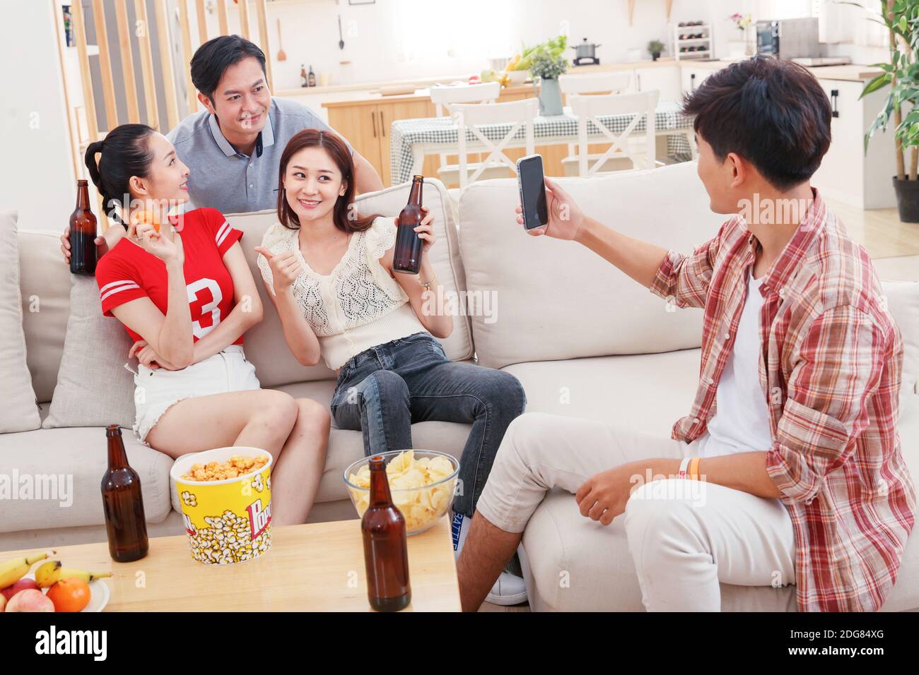 Friends sofa wine fruit hi-res stock photography and images - Alamy