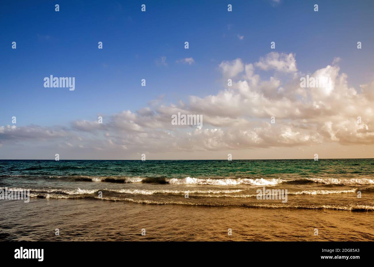 Sea views in summer hi-res stock photography and images - Alamy