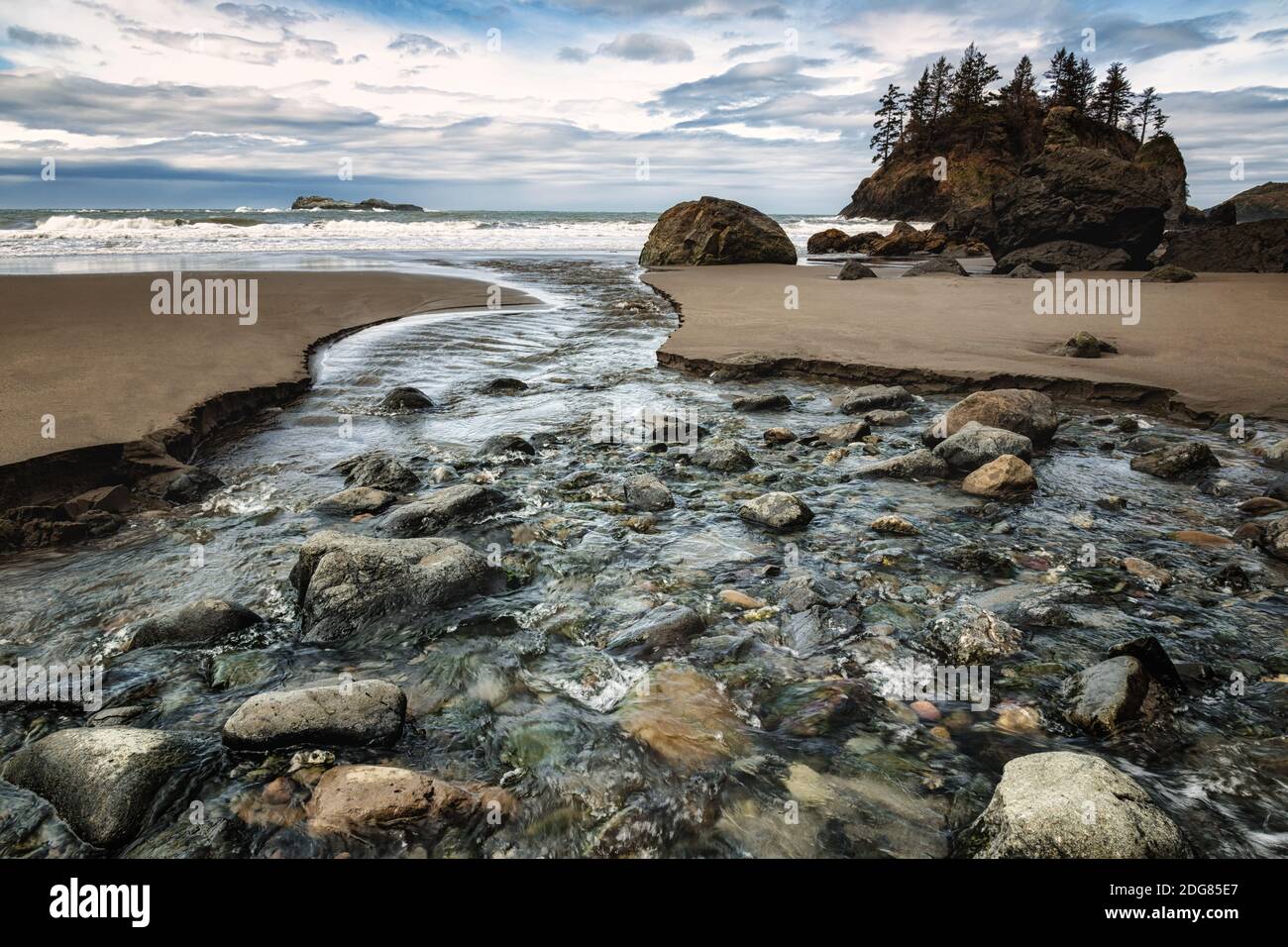 Rocky landscape shore beach hi-res stock photography and images - Alamy