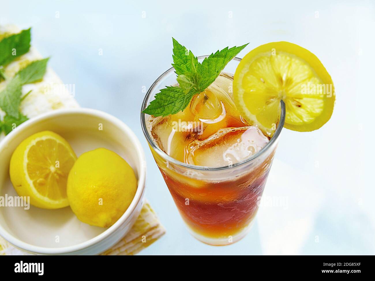 Tall glass of iced tea Stock Photo - Alamy