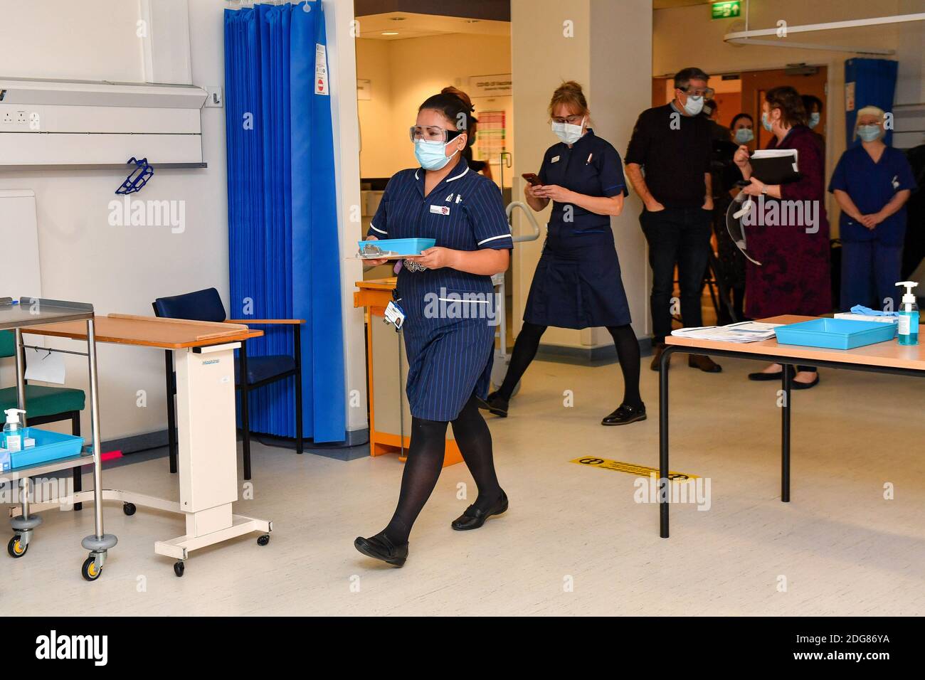 Nurse May Parsons carries the first Pfizer/BioNTech covid-19 vaccine at ...