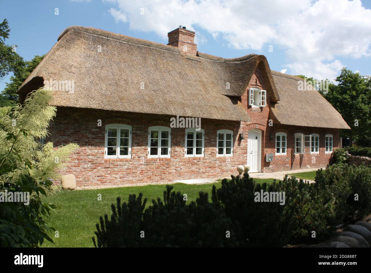 New construction of a Frisian house Stock Photo - Alamy