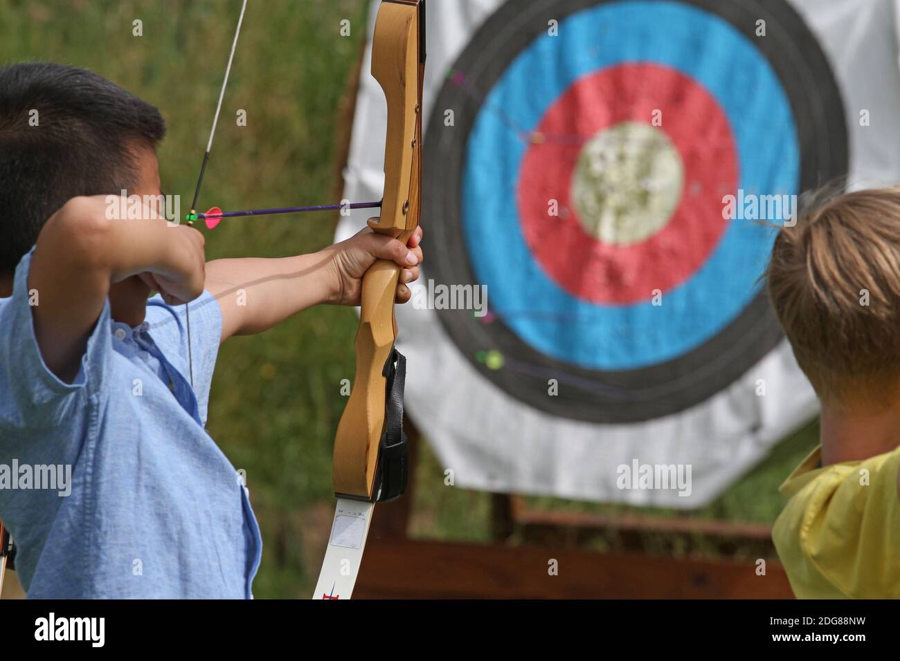 Archery bow hi-res stock photography and images - Alamy