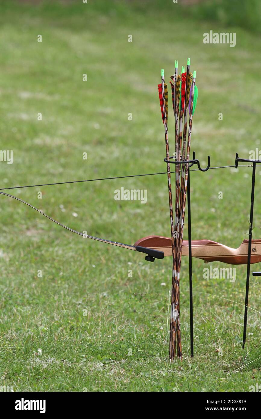 Bow bows arrow arrows hi-res stock photography and images - Alamy