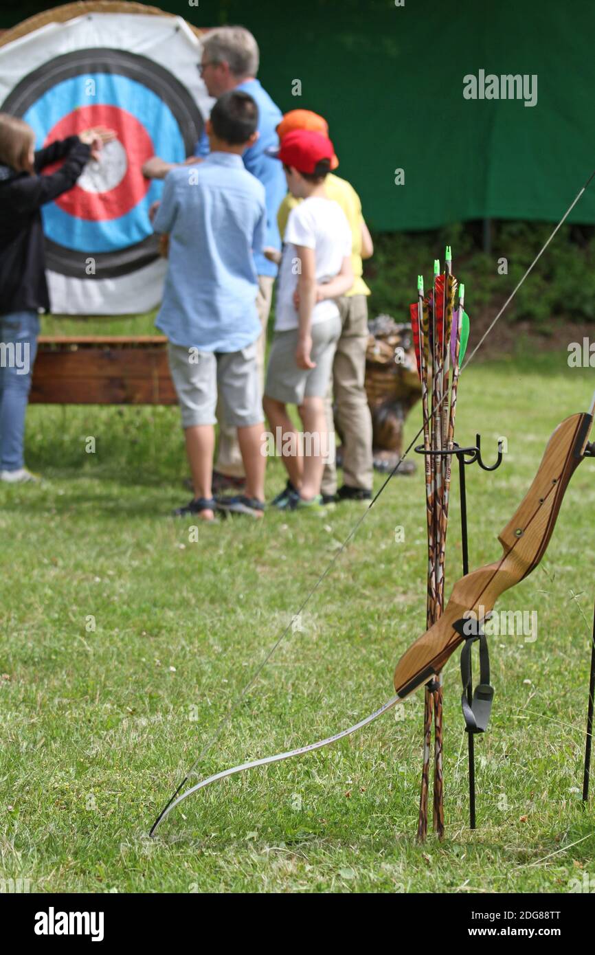 Archery bow hi-res stock photography and images - Alamy