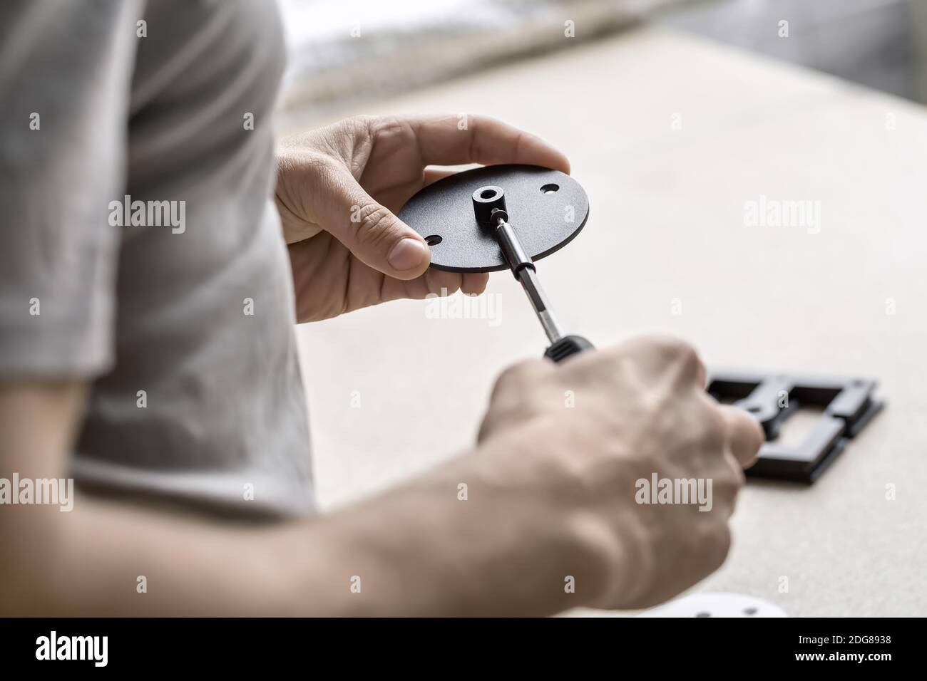 Man using tool hi-res stock photography and images - Alamy