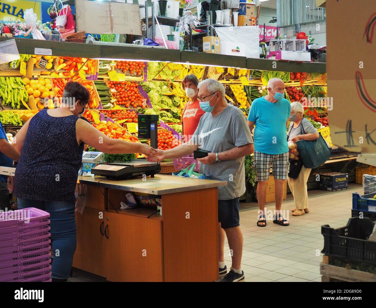 Man cash register hi-res stock photography and images - Alamy
