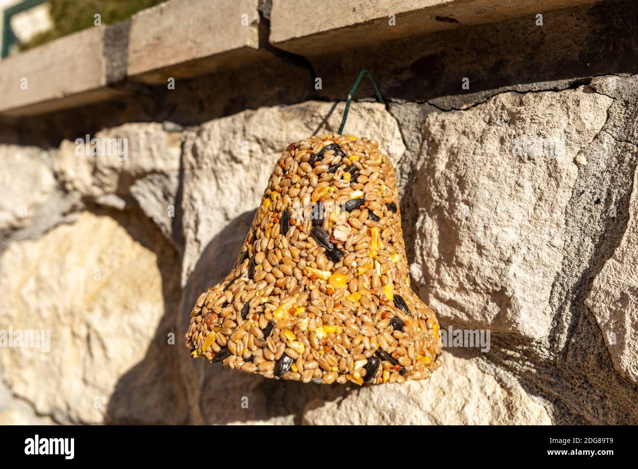 Bell from various grains, a delicacy for all the birds in the garden ...