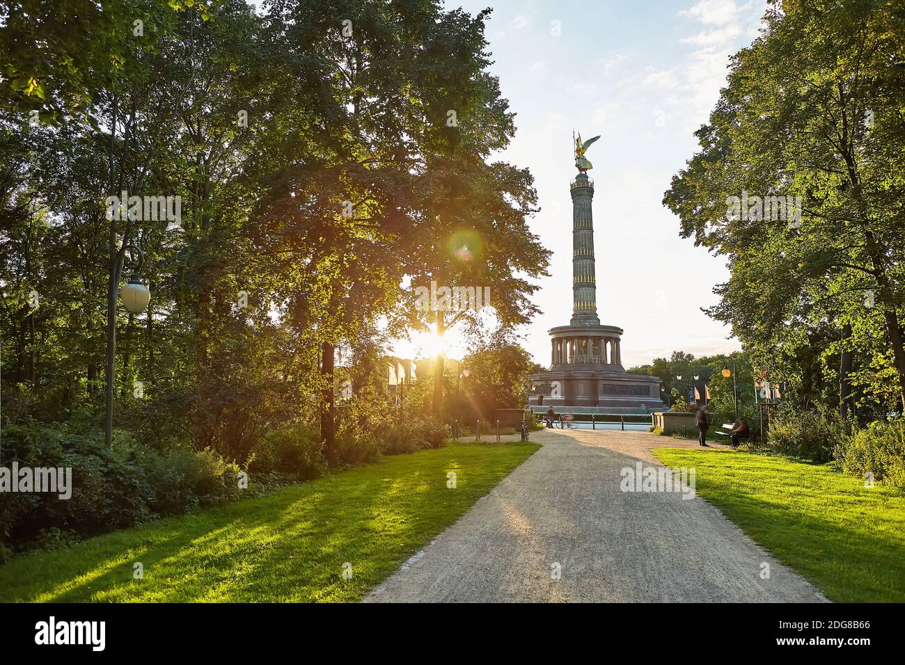 Victory column sunlight hi-res stock photography and images - Alamy