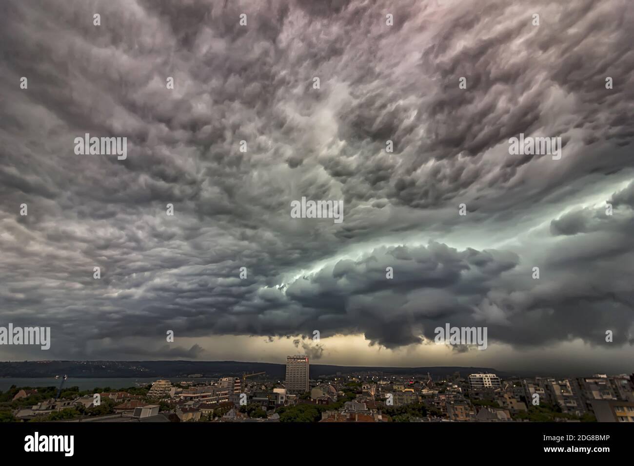 Stunning stormy weather hi-res stock photography and images - Alamy