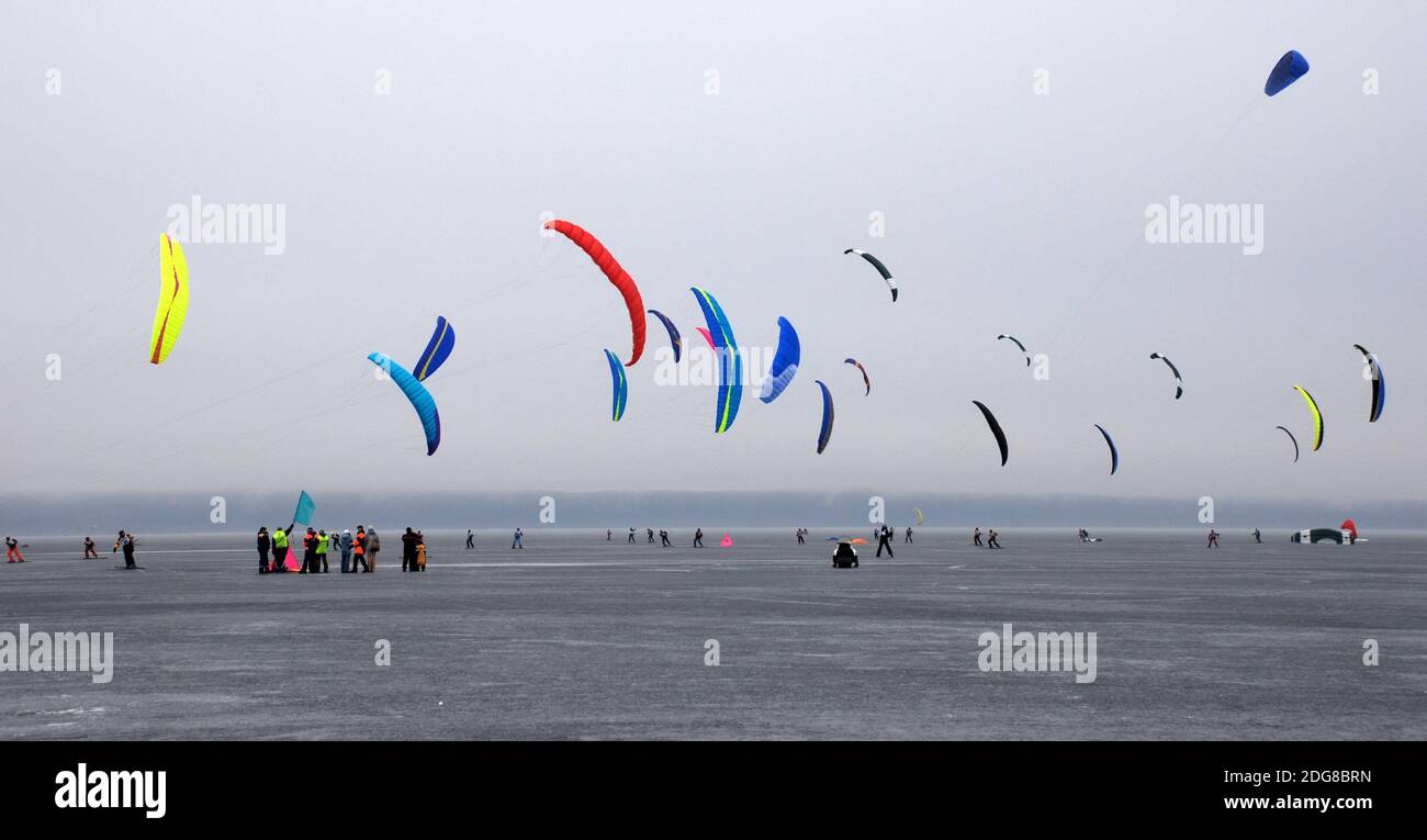 Kiting hi-res stock photography and images - Alamy