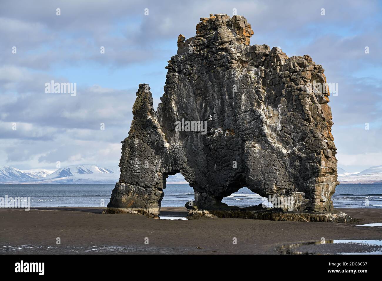Spectacular basalt coastline landscape hi-res stock photography and ...