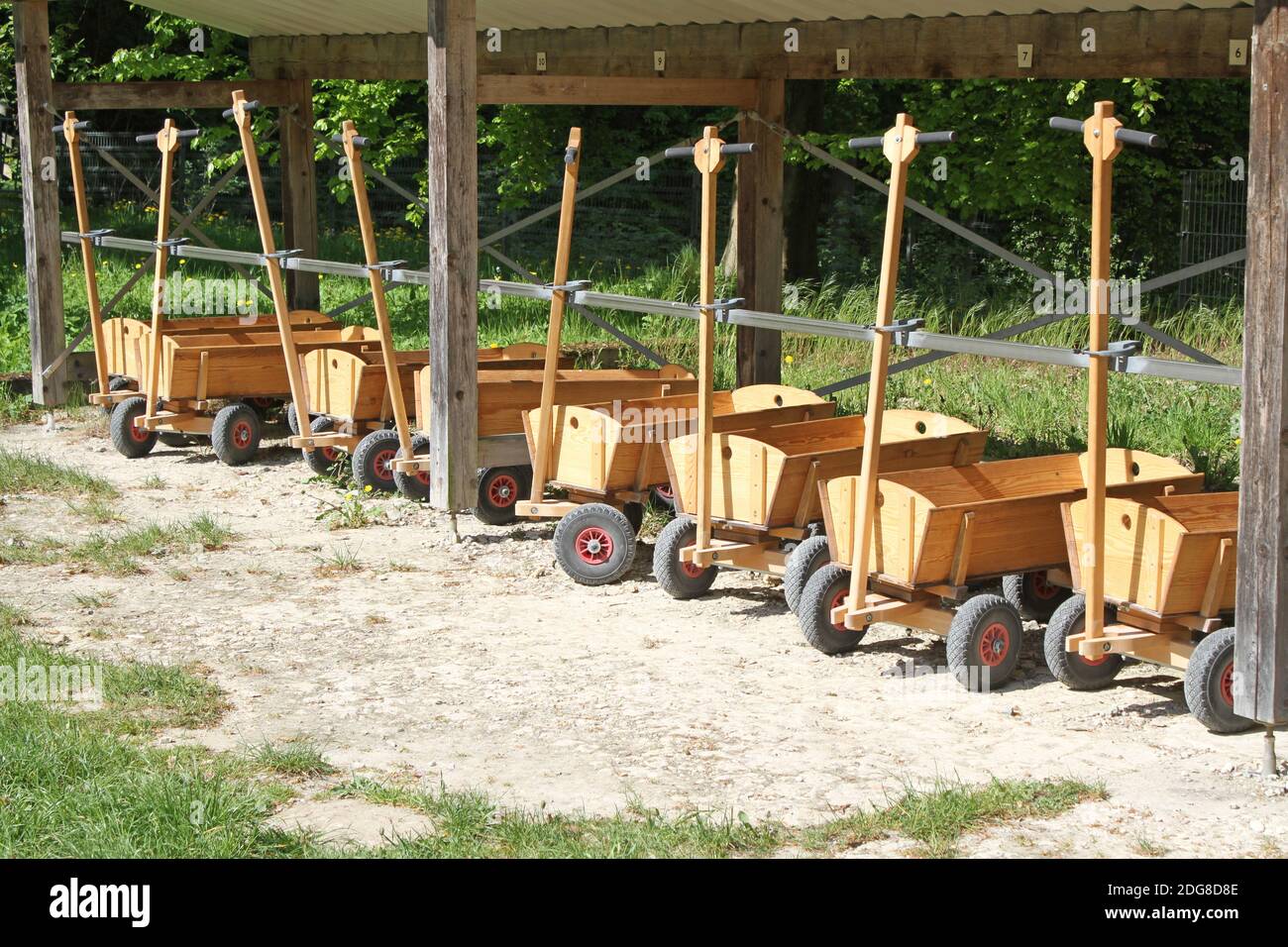 Handcarts hi-res stock photography and images - Alamy