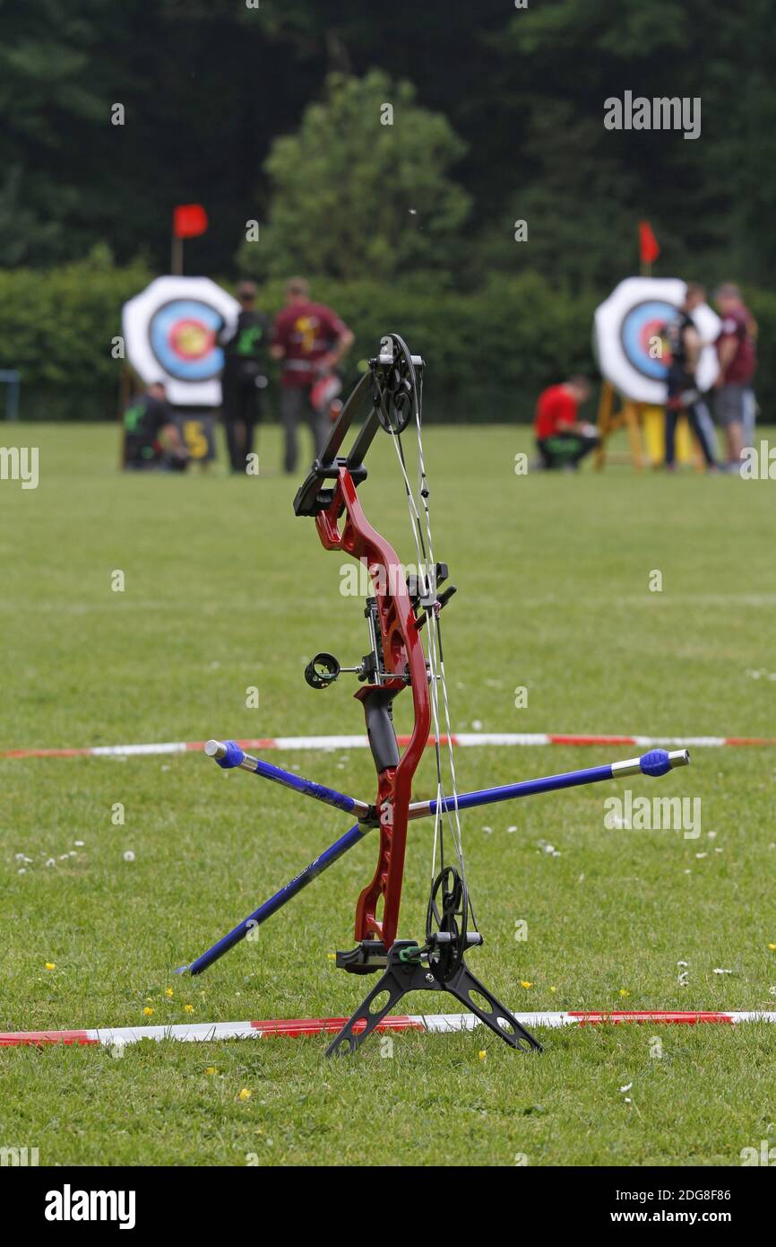 Arrow archery hi-res stock photography and images - Alamy