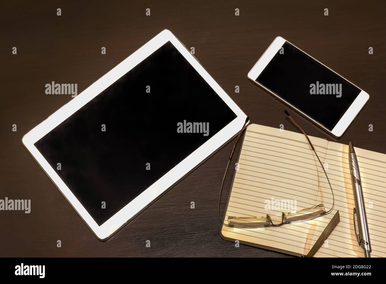 Office table hi-res stock photography and images - Alamy