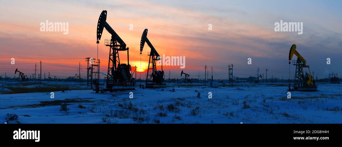 Chinese oil rig hi-res stock photography and images - Alamy