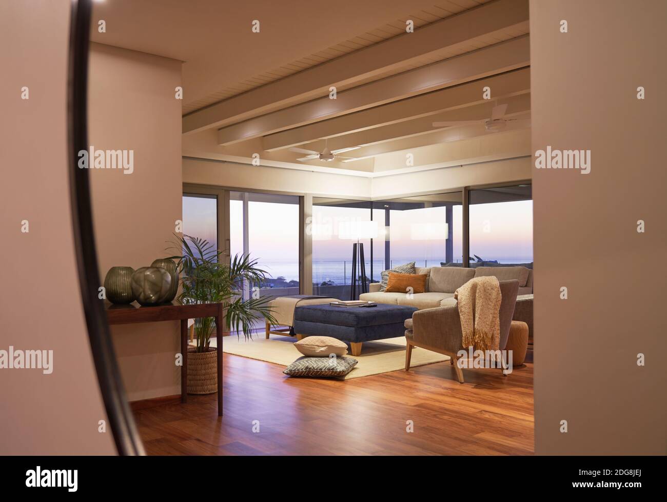 Luxury reflection hi-res stock photography and images - Alamy