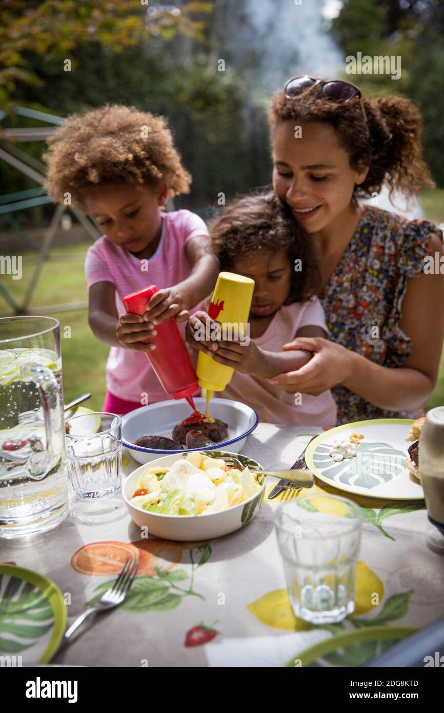 Backyard barbecue hi-res stock photography and images - Alamy