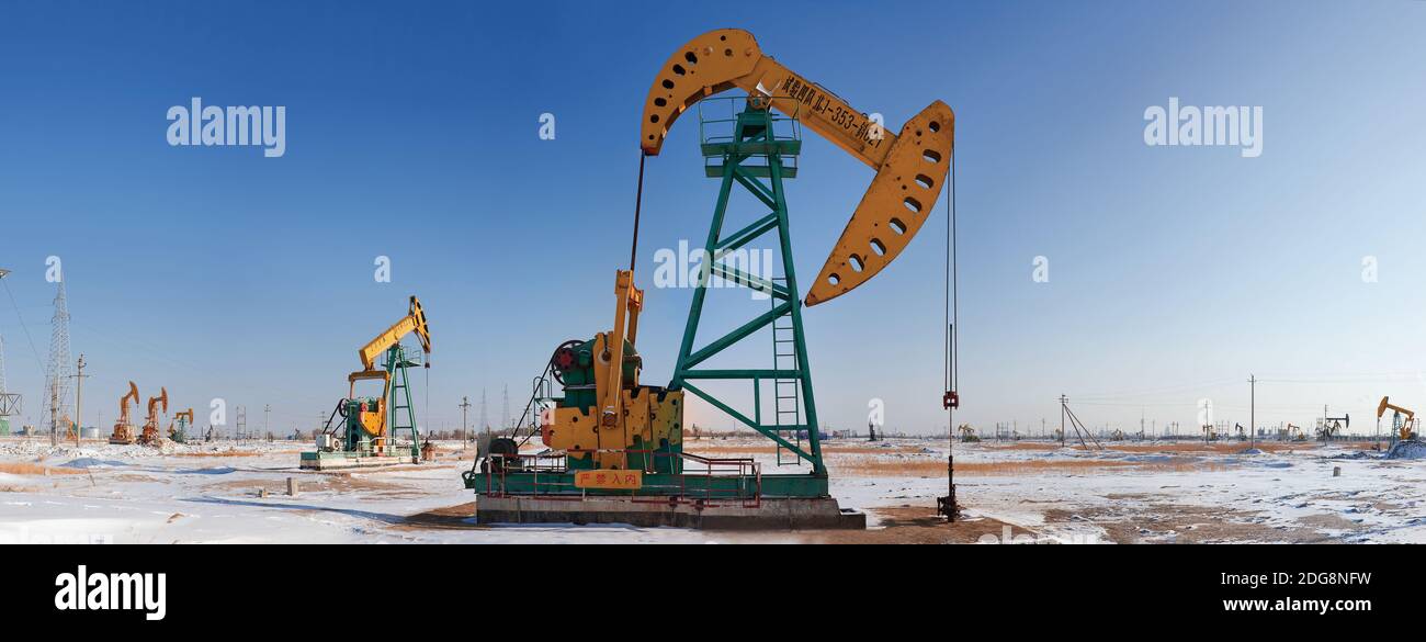 China oil rig heilongjiang High Resolution Stock Photography and Images ...