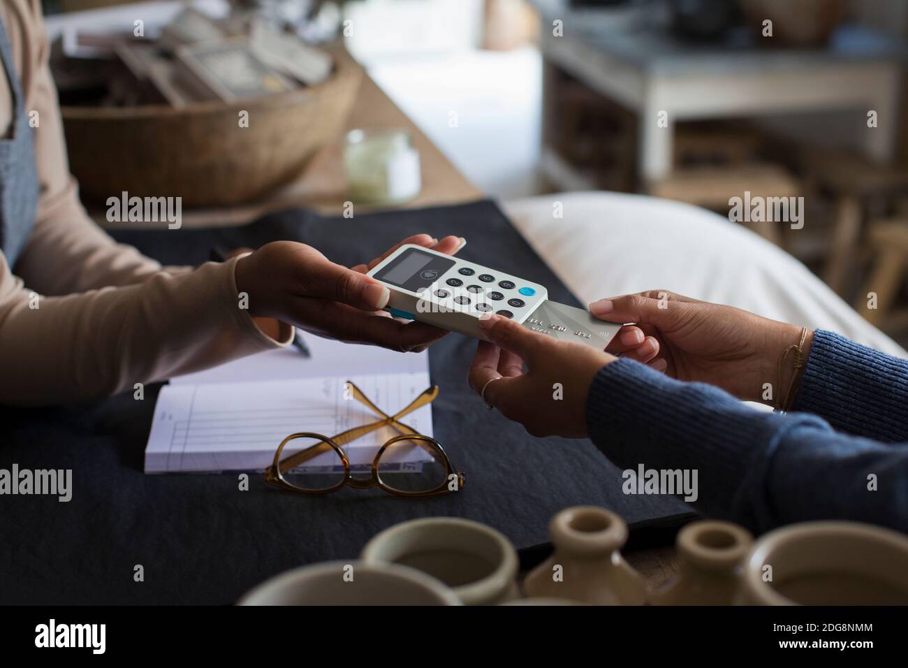 Customer service counter hi-res stock photography and images - Alamy