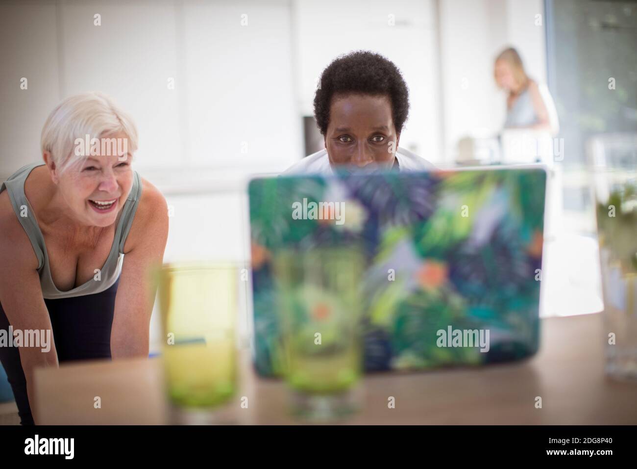 Senior group friends exercise hi-res stock photography and images - Alamy