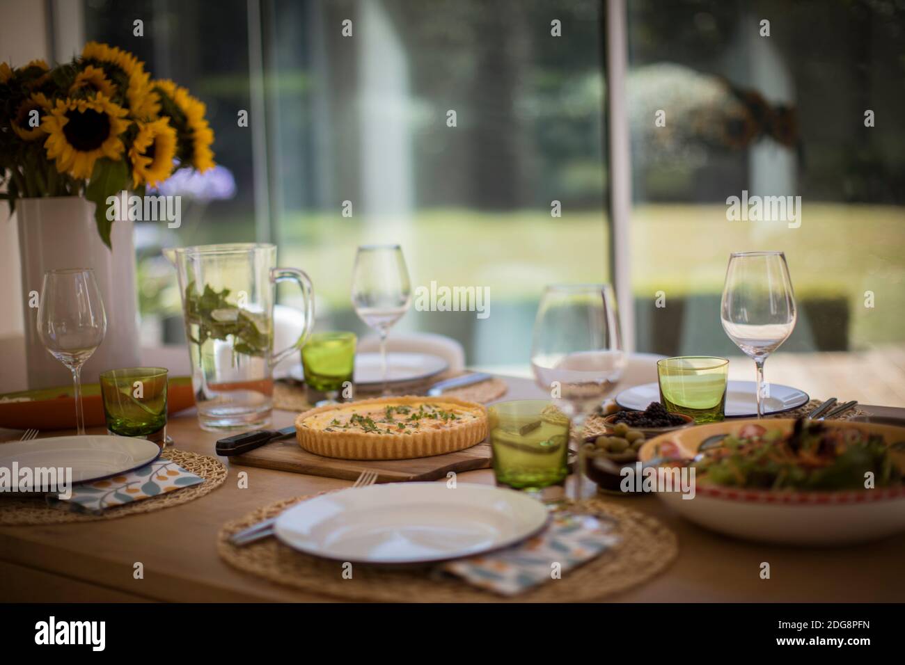 Lunch quiche hi-res stock photography and images - Alamy