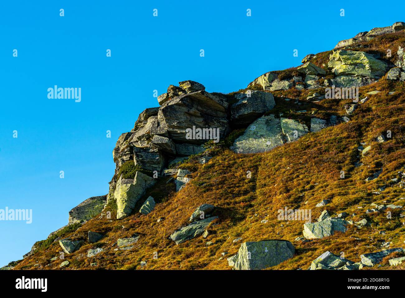 Rocky cliff edge in the high mountains in autumn colors Stock Photo - Alamy