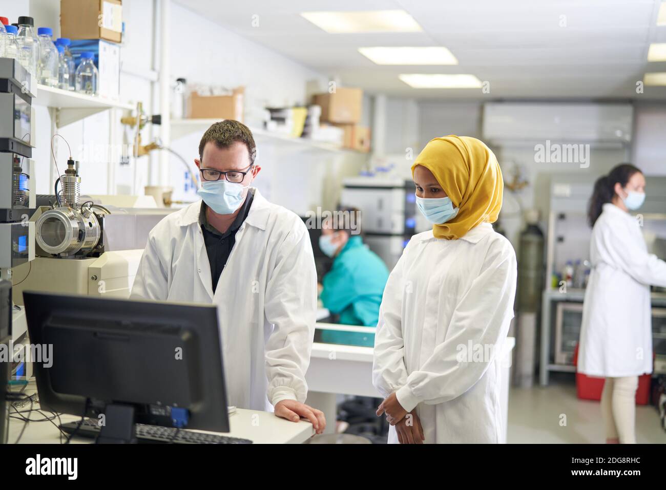 Microbiology lab computer hi-res stock photography and images - Alamy