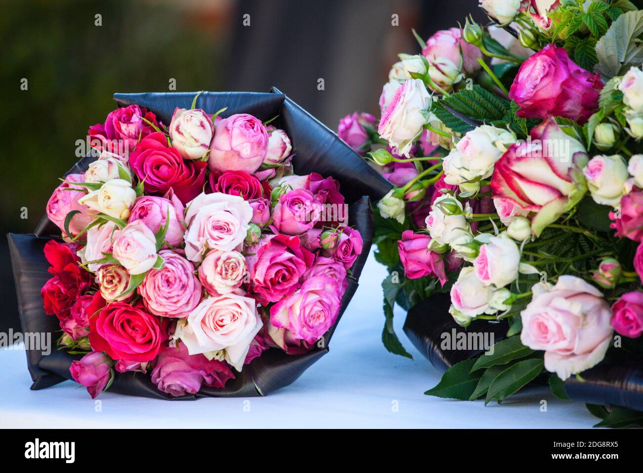 Pink floral decorations hi-res stock photography and images - Alamy