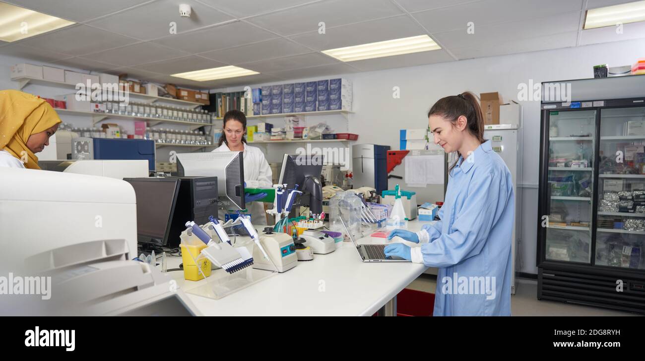 Group young scientists working in hi-res stock photography and images - Alamy