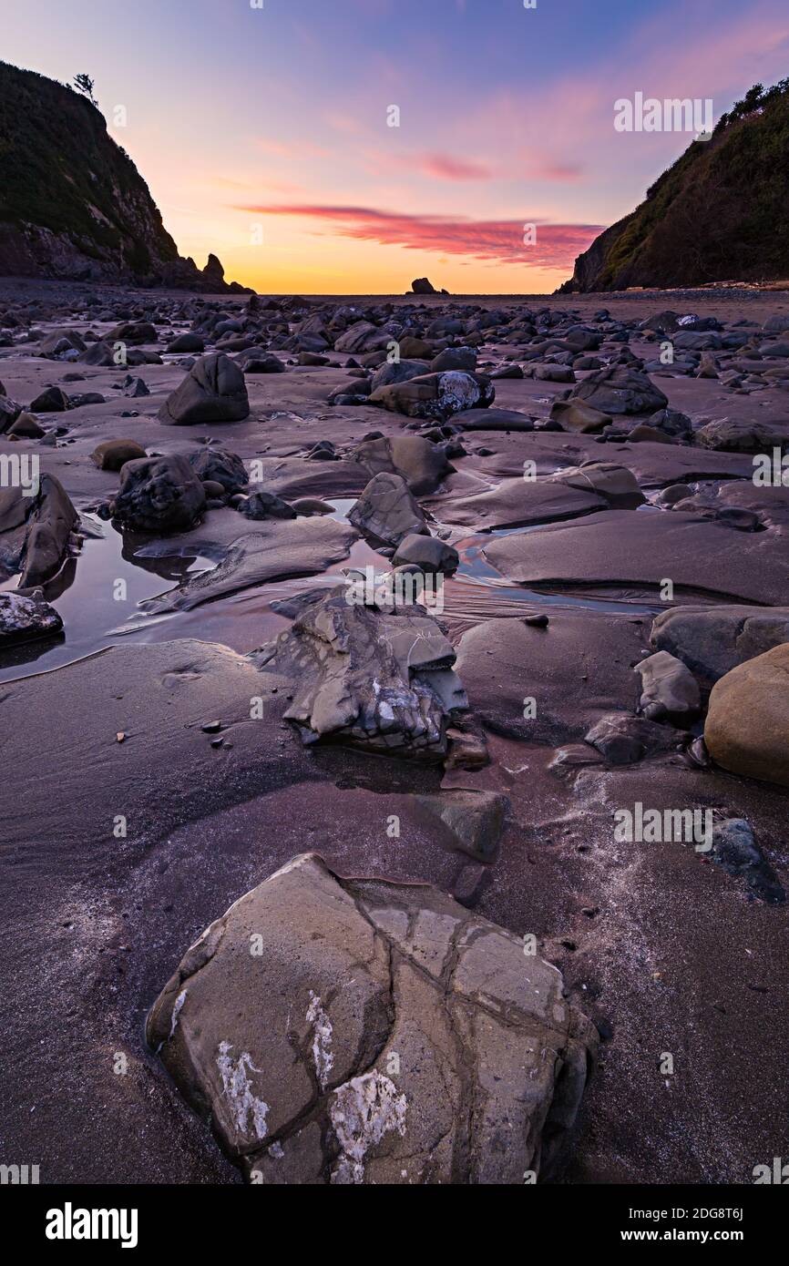 Sunset at a Rocky Pacific Northwest Beach Stock Photo - Alamy