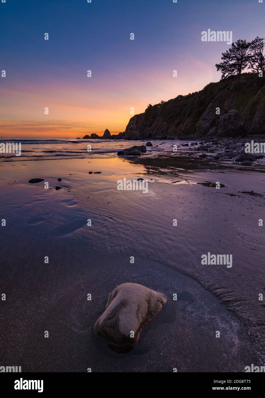 Sunset at a Rocky Pacific Northwest Beach Stock Photo - Alamy