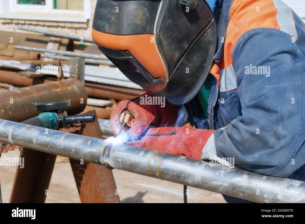 Arc welding steel pipe hi-res stock photography and images - Alamy
