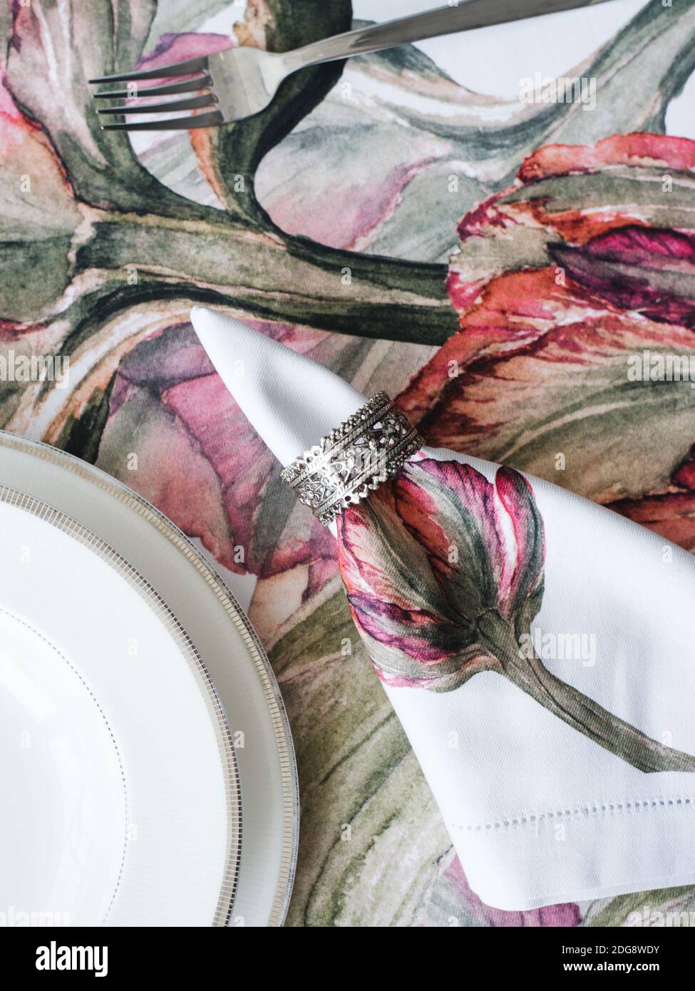 Table setting. Napkins with red flowers Stock Photo - Alamy