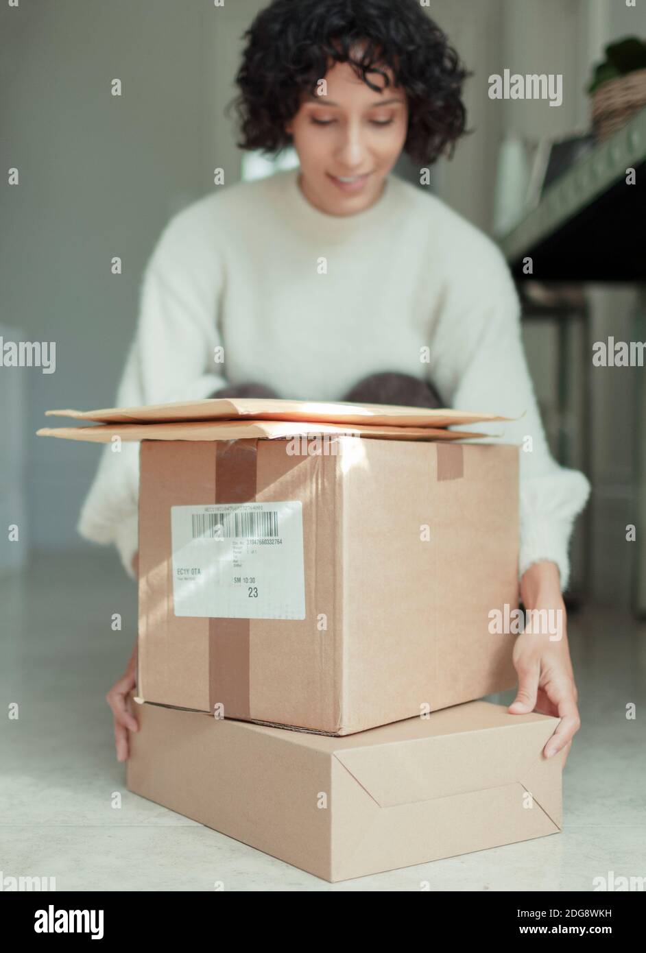 Receiving packages hi-res stock photography and images - Alamy