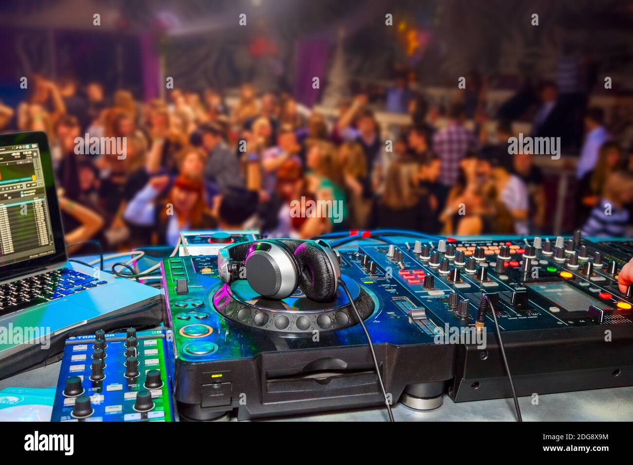 Stereo console hi-res stock photography and images - Alamy